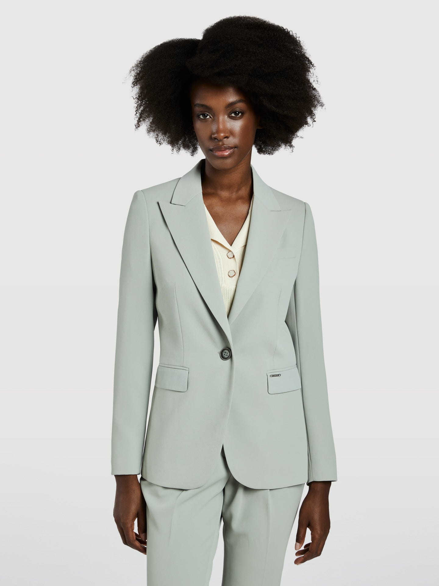 Fatos de Mulher em Promoção – Sacoor Brothers